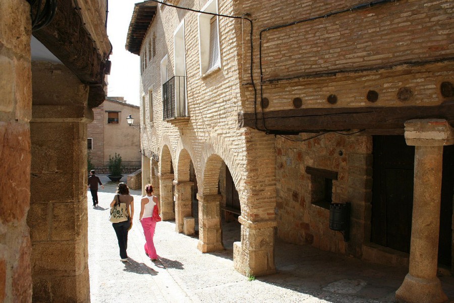 Paseo por las calles de Alquézar - Excursiones por Huesca